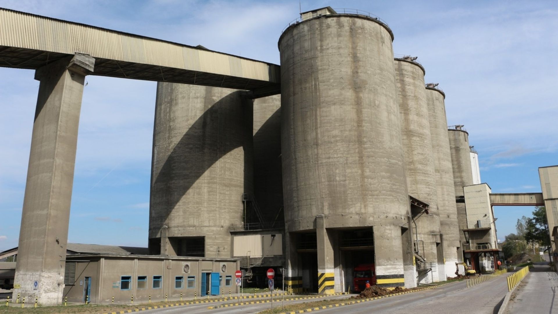 Asset management in partnership with CRH plants