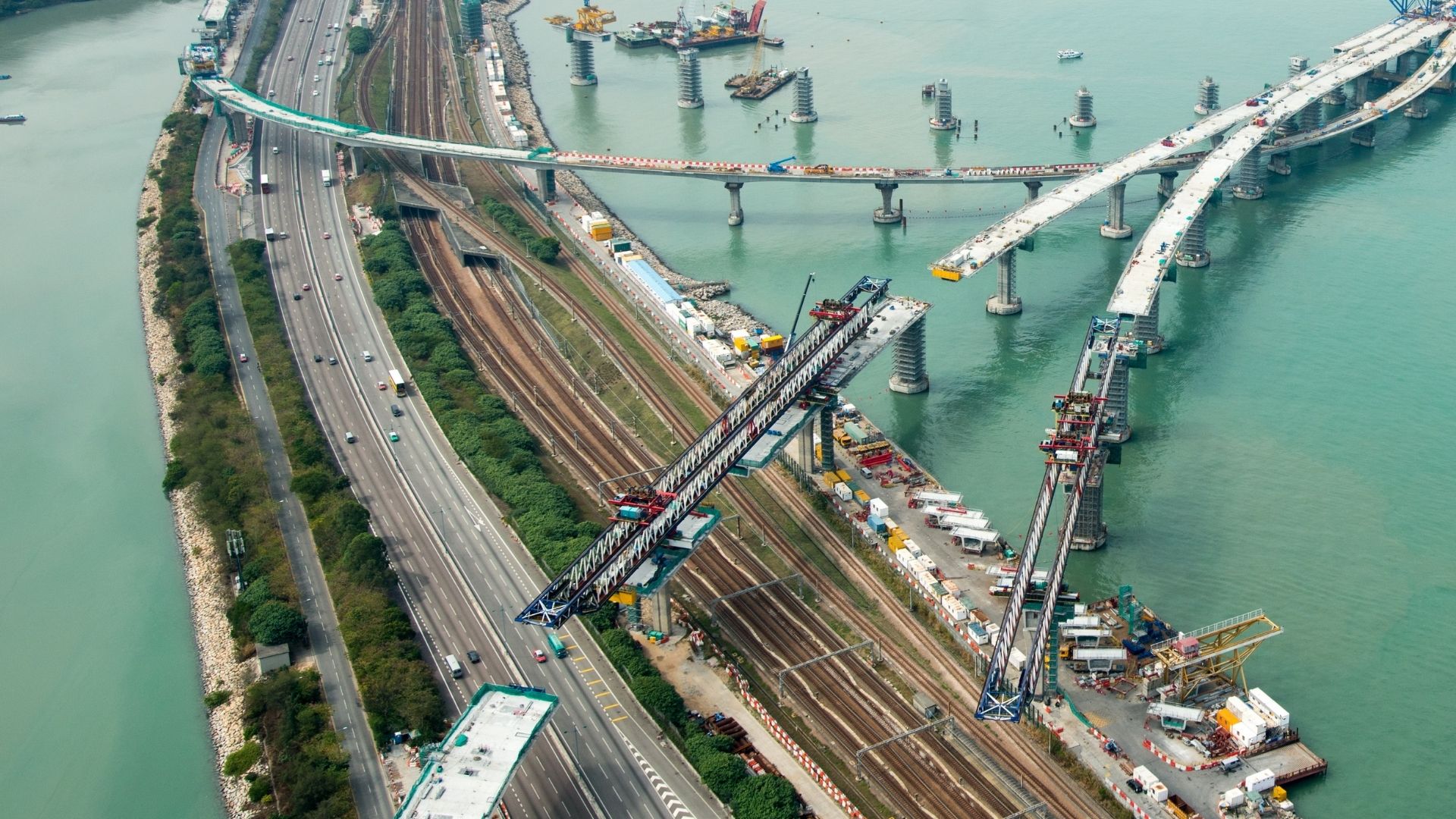 Post-tensioning bars to assembly TMCLK segments