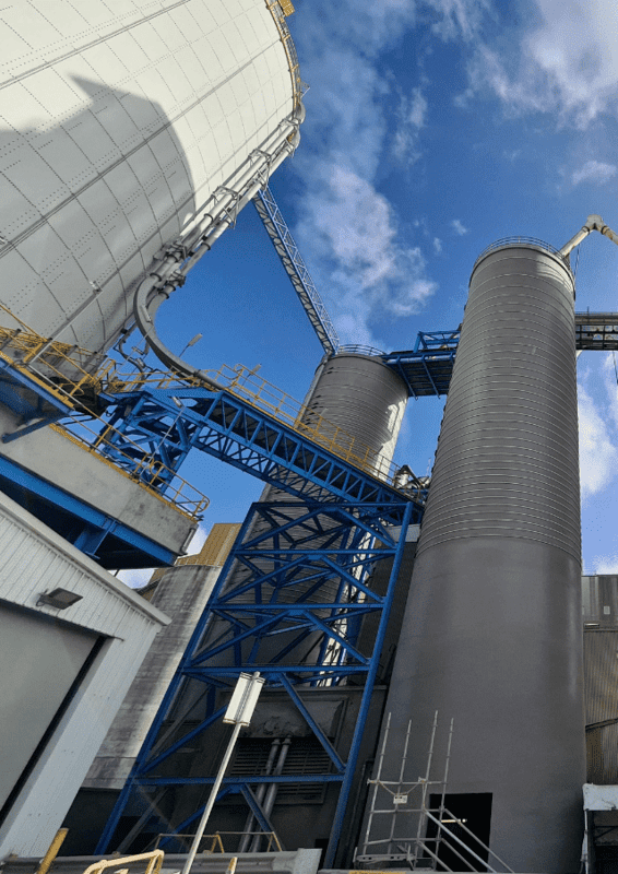 Post-tensioning strand systems for buildings