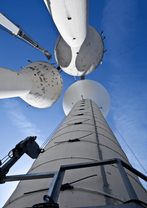 Post-tensioning strand systems for buildings