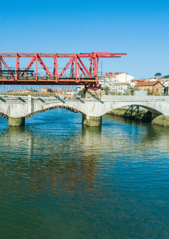 Post-tensioning strand systems for buildings