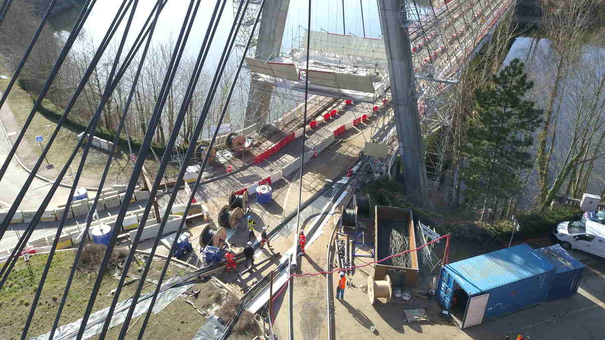 Stay cables replacement on Pertuiset bridge in France