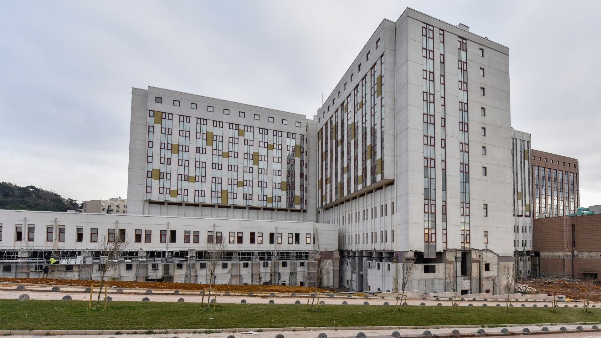 Marmara Hospital base isolation for seismic protection