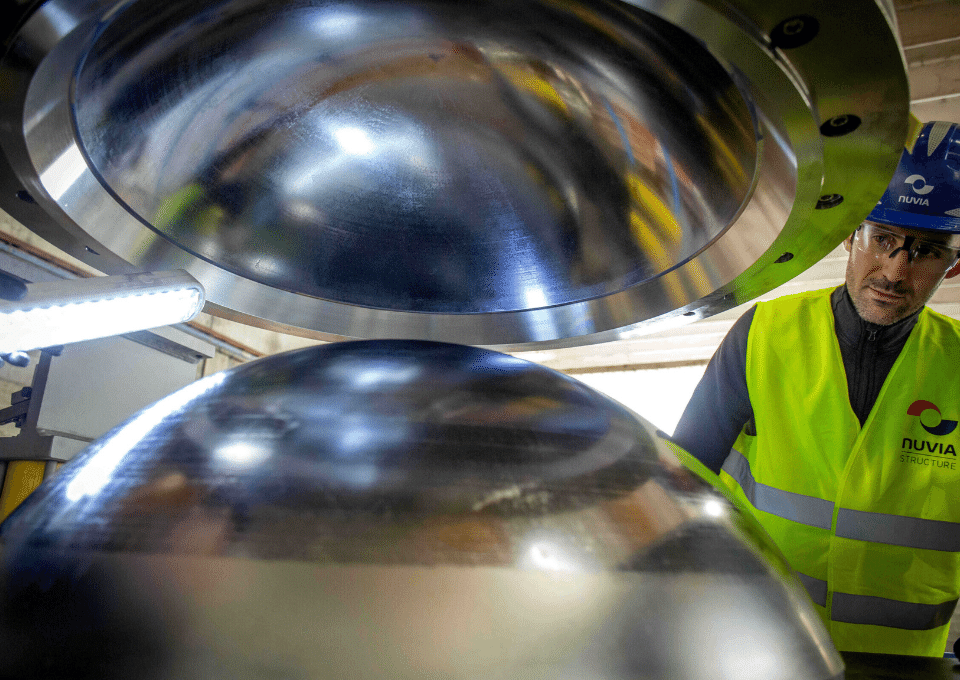 ITER reactor cryostat spherical bearings