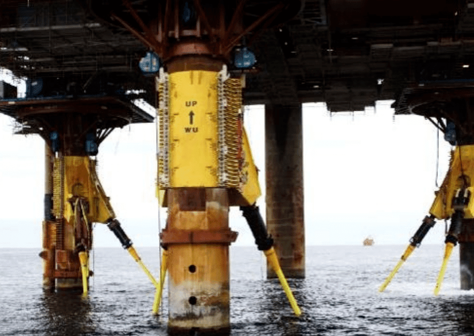 Energy infrastructures: post-tensioning, seismic protection...