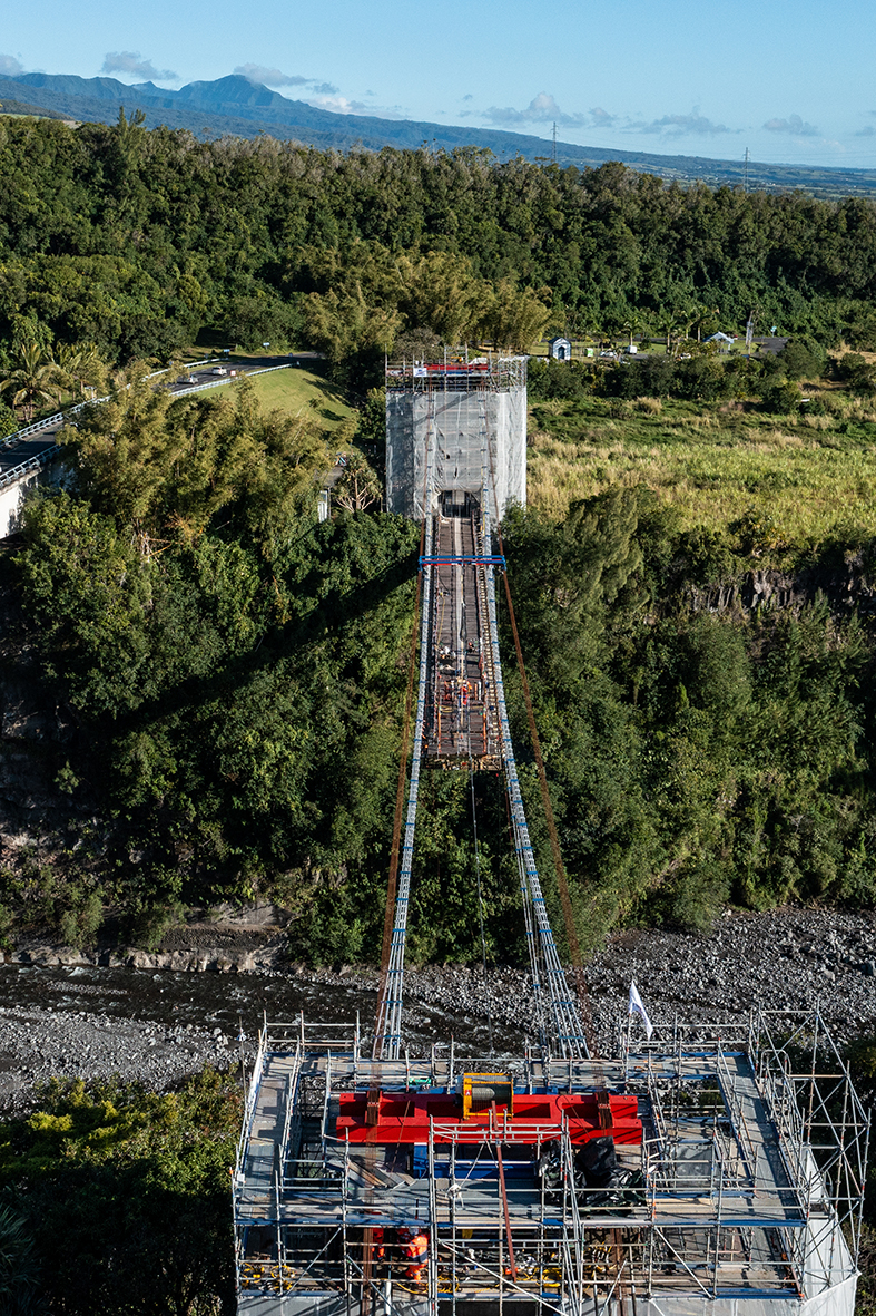 Reconstruction of the East River Bridge in Reunion Island