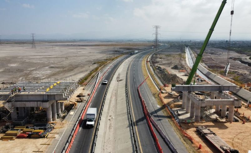 Construction of a new motorway viaduct in Mexico City